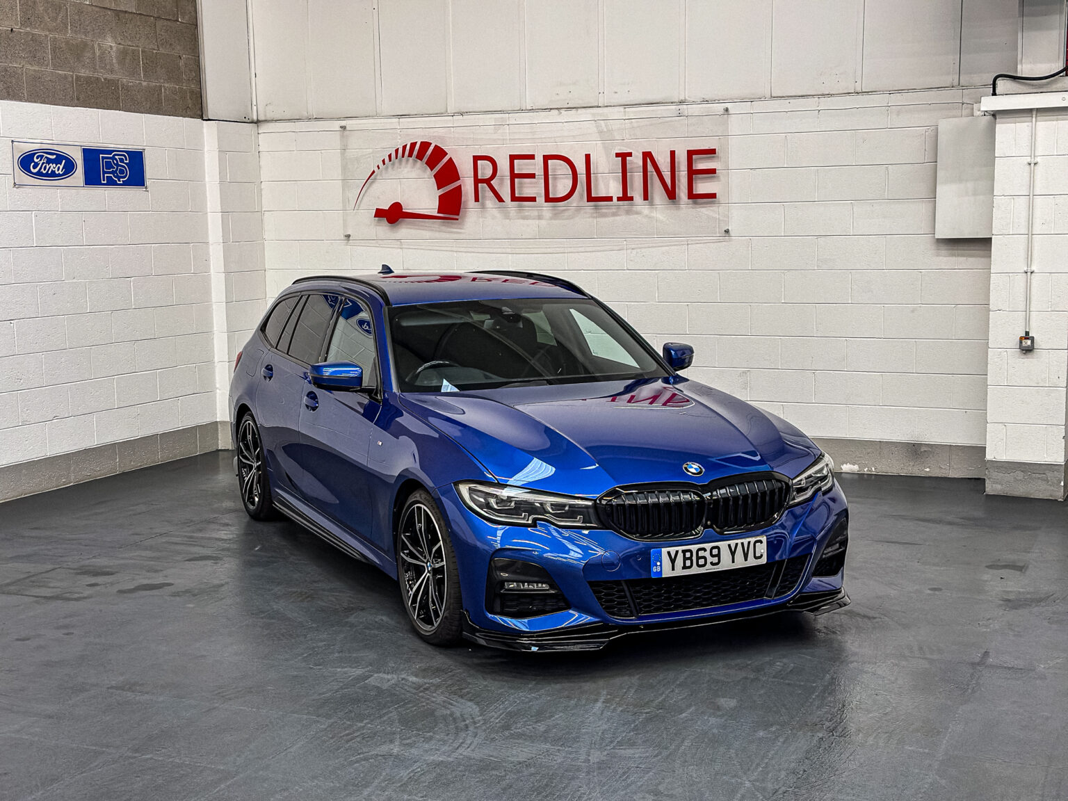 BMW 330i Touring M Sport - Redline Competitions