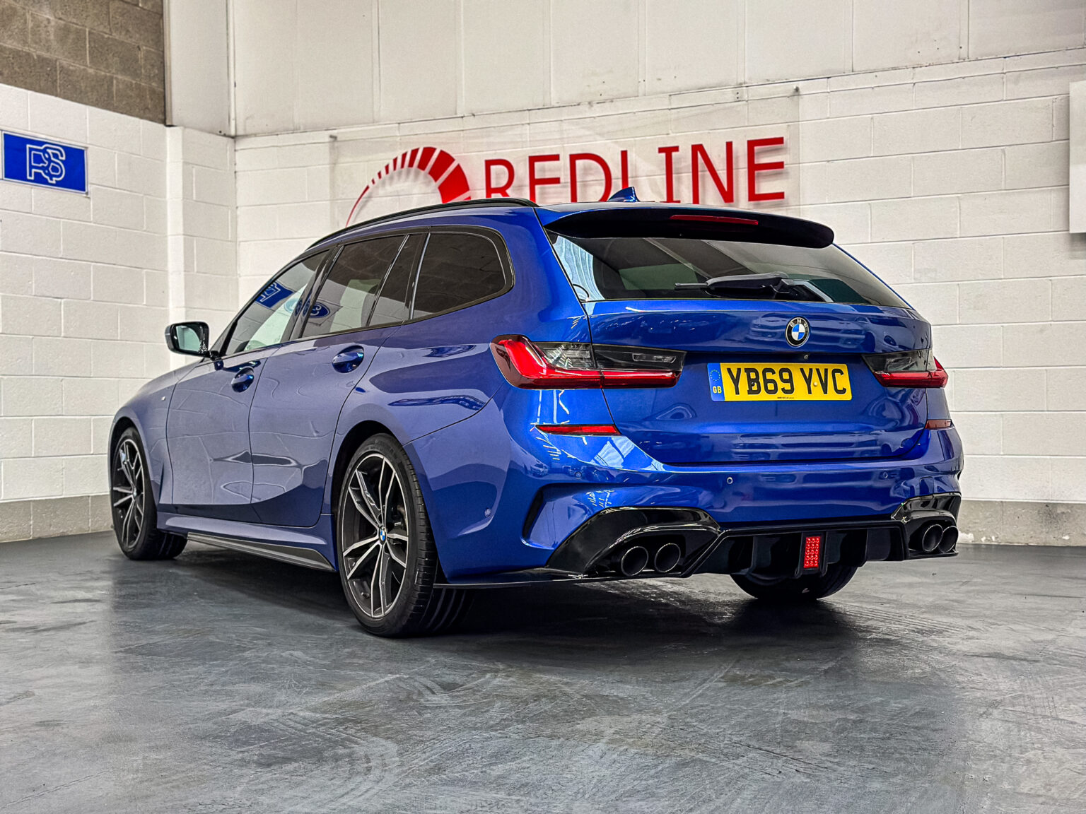 BMW 330i Touring M Sport - Redline Competitions