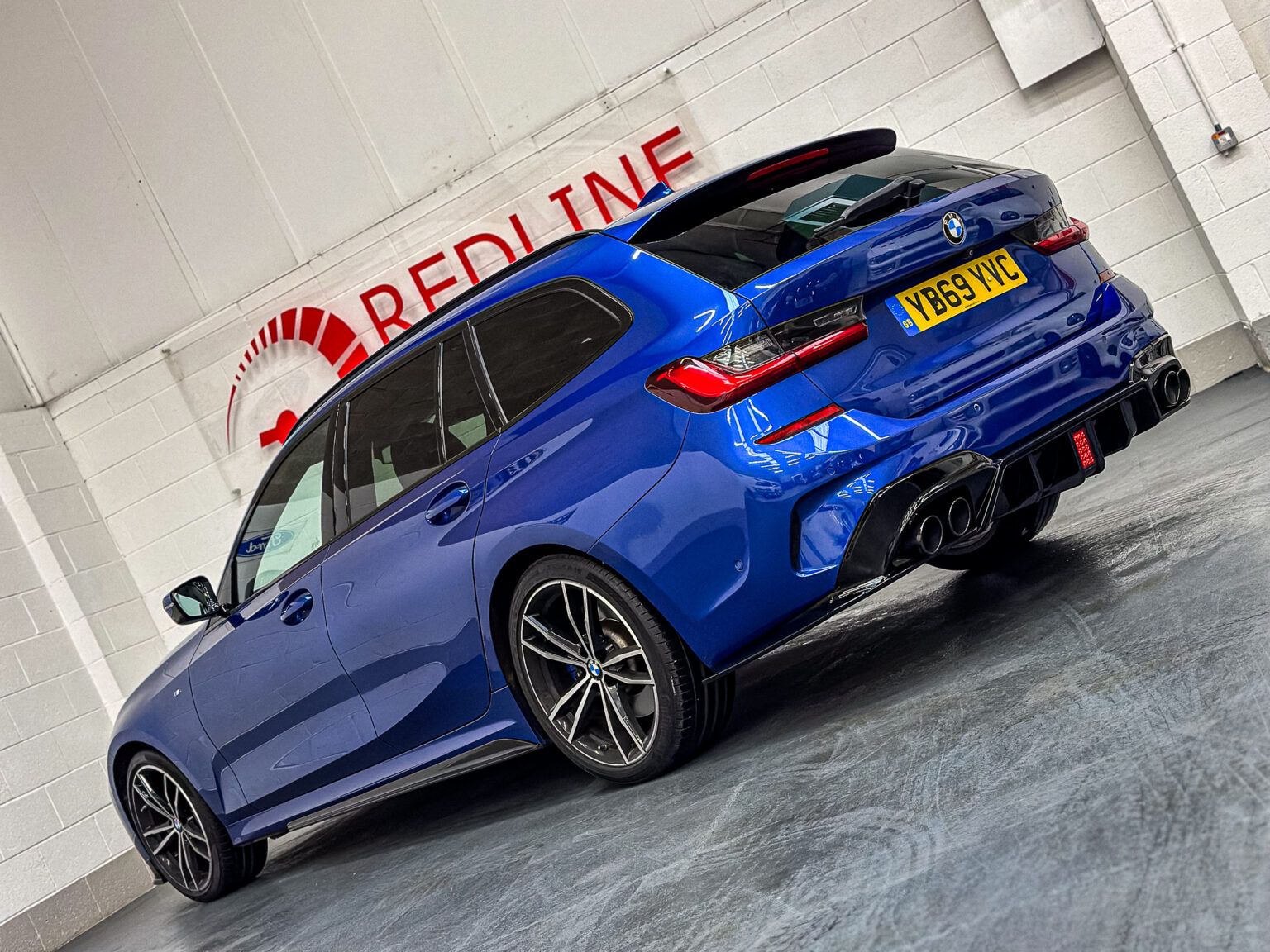 BMW 330i Touring M Sport - Redline Competitions