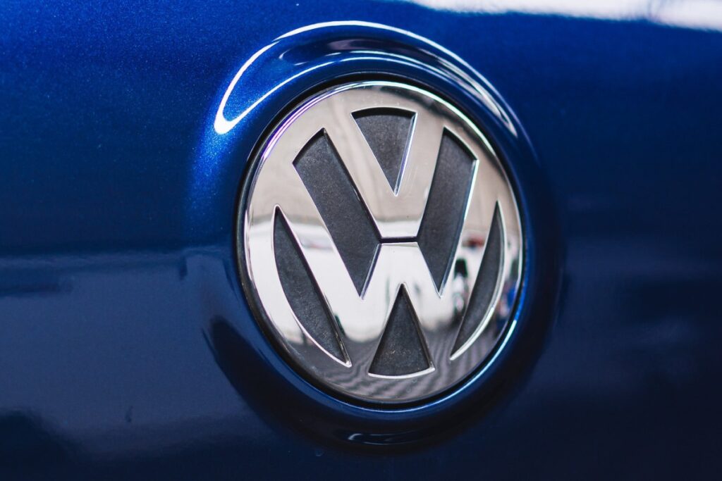 Win This VW Golf R32 for just 7p! - Redline Competitions